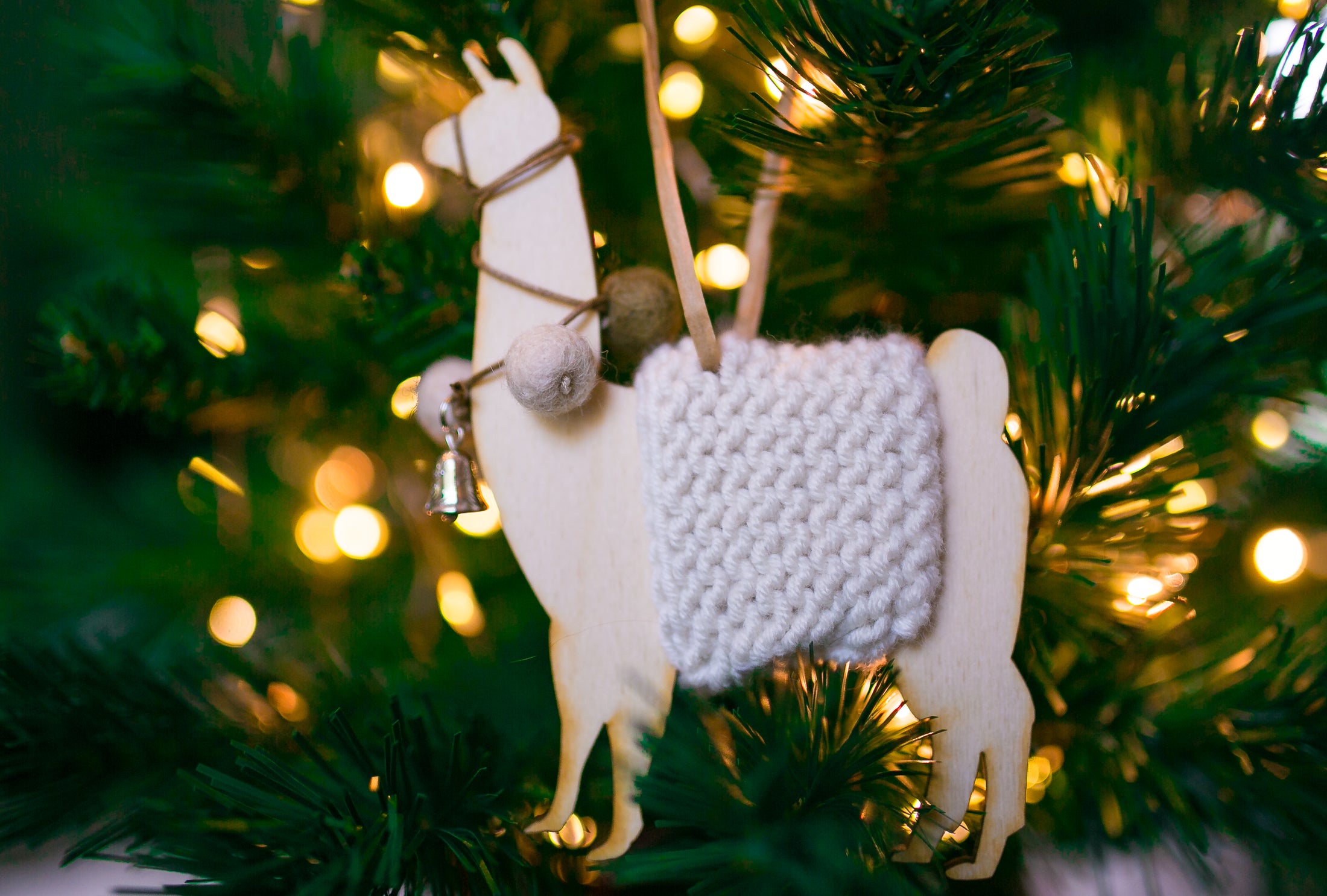 Holiday Decorations Ornaments Llamas in Traditional Dress – Sugarboy's